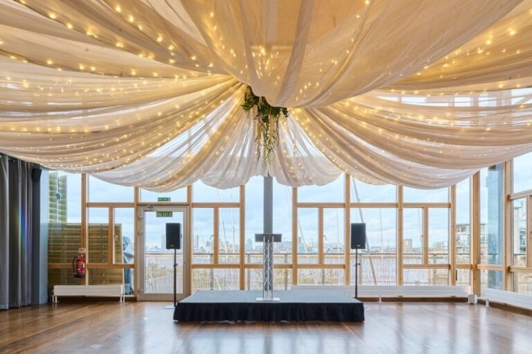 How to Plan a Christmas Party: A Step-by-Step Guide for Hosts