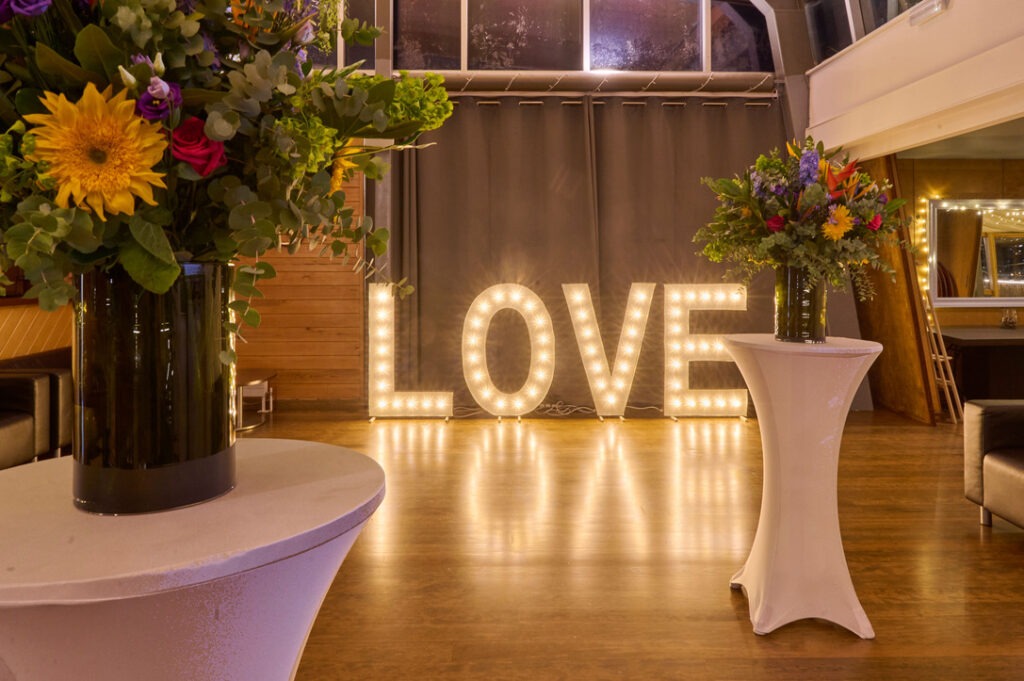 Choosing the Perfect Cocktail Tables for Your Event: A Complete Guide