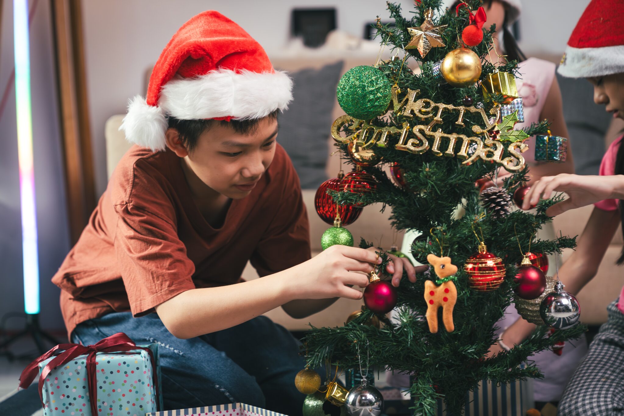 How to Plan the Perfect Kids Christmas Party (Fun Ideas, Games & Décor ...